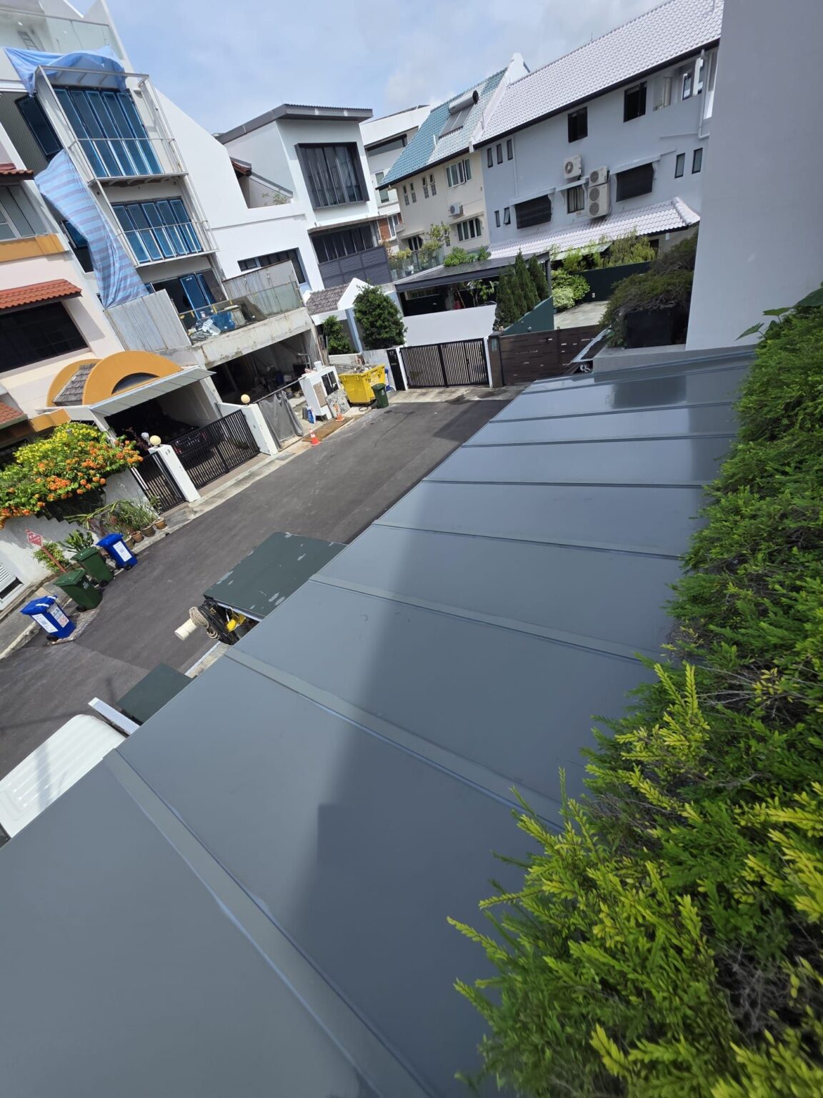 No-Pillar Car Porch Roof: How Cantilever ACP Design Frees Up Parking Space